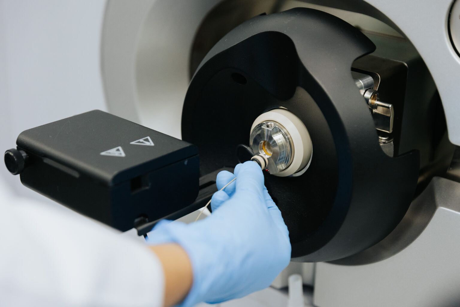 Aurora® Ultimate™ 25x75 CSI C18 UHPLC column - IonOpticks