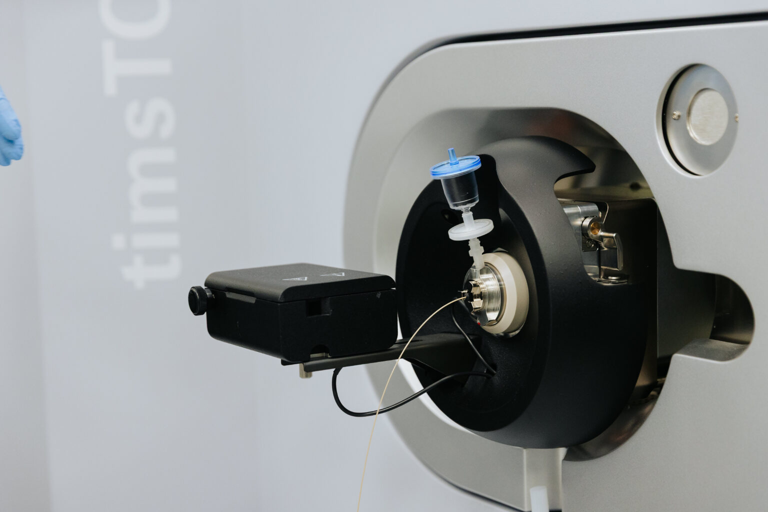 Aurora® Ultimate™ 25x75 CSI C18 UHPLC column - IonOpticks